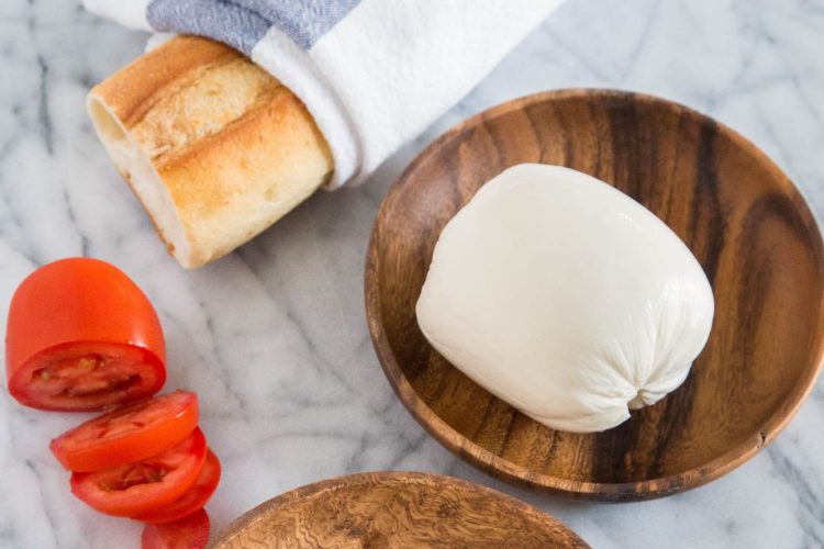 Mozzarella vs. Burrata: What's the Difference? - Regional Posts